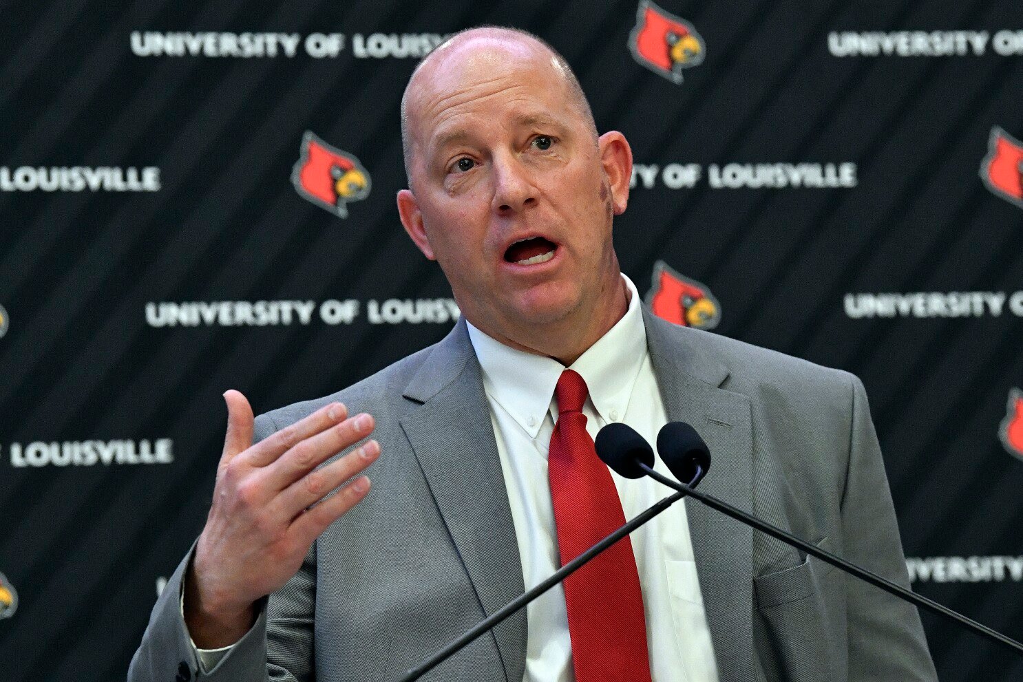 Louisville Community in shock as Louisville Cardinals football head ...