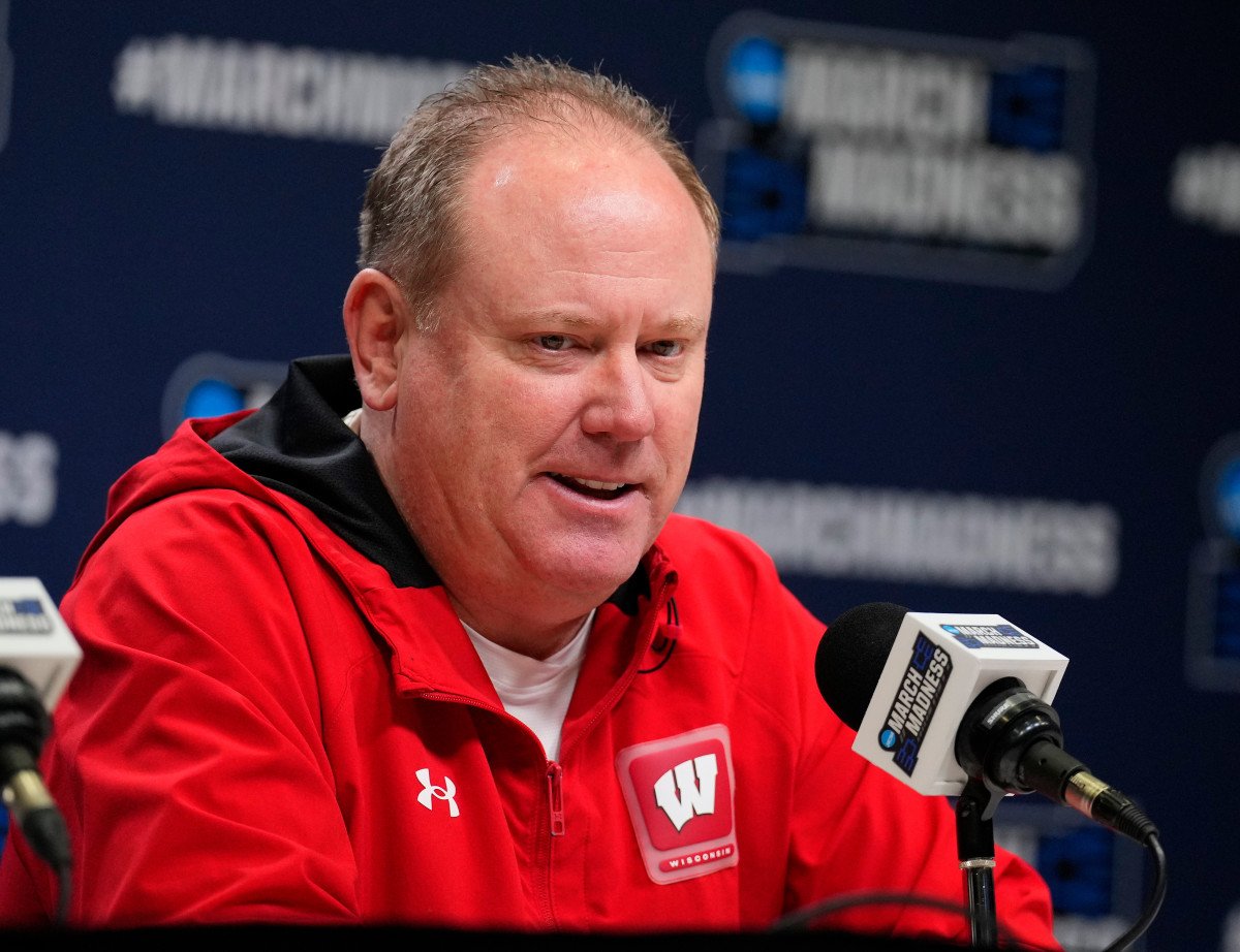 The Wisconsin Badgers Head Coach Greg Gard Makes Team's Worst Mistake ...