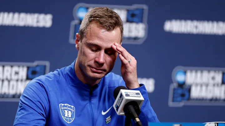 Duke basketball fans react in shock as head coach Jon Scheyer makes a ...